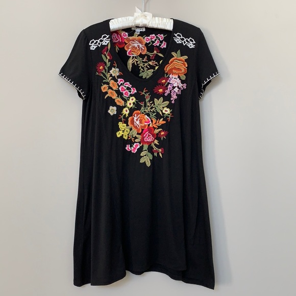 Adore | Dresses | Adore Midi Dress With Floral Embroidery Short Sleeves ...